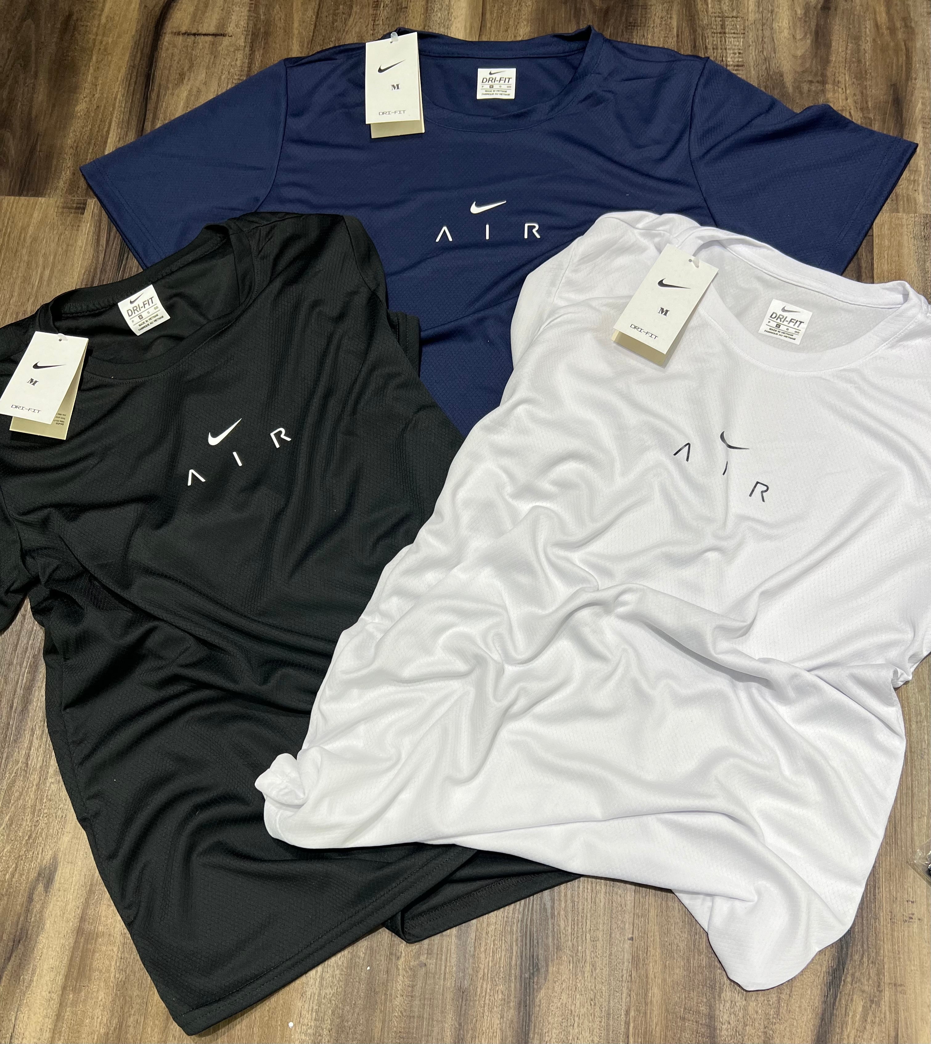 Kit com 3 camisetas Nike dri-fit